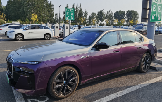 宝马M760Le：豪华与性能的巅峰融合-新华网